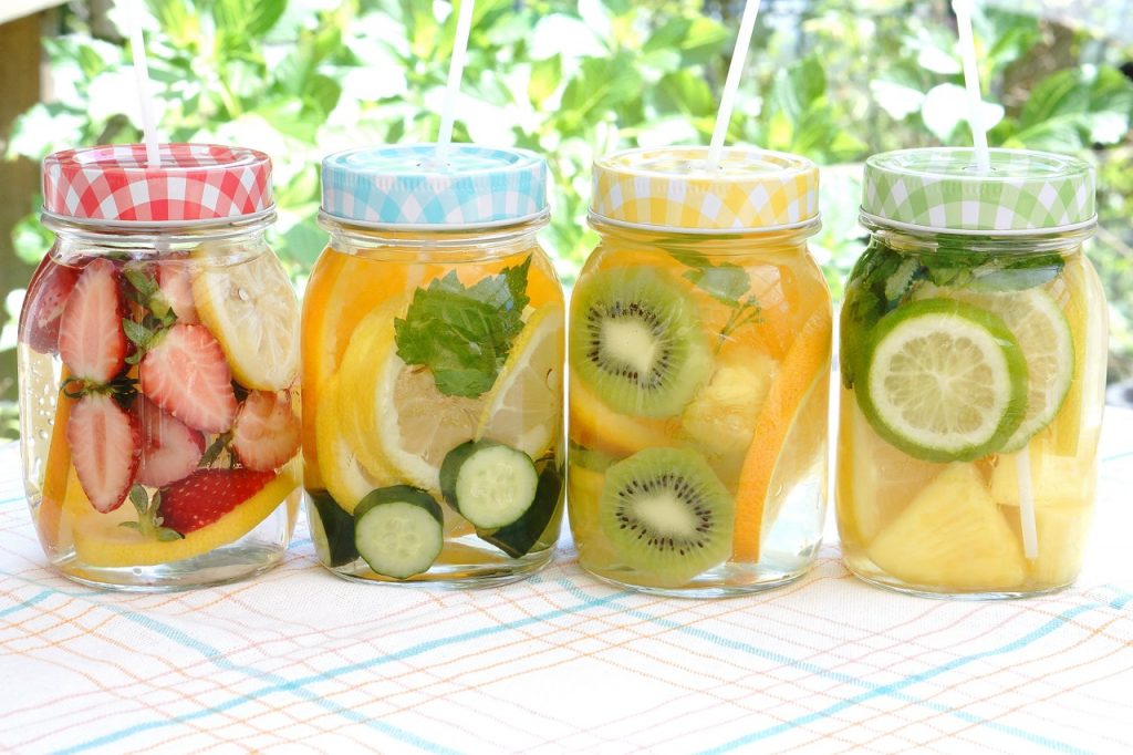 フレーバーウォーターとは？メリットや作る際の注意点を解説 | SHINE+ 暮らしを磨く